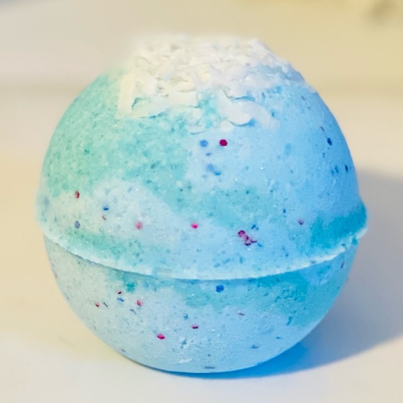 THE LATHER BARN | Bath & Body | Pia Colada Milk Bomb | Poshmark